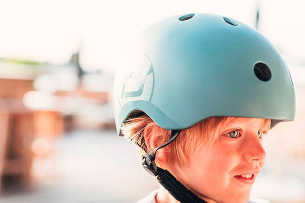 Scoot and Ride Helm S-M Steel | Kindersteppen.nl